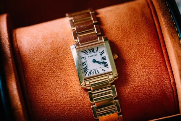 The Unboxing of A Replica Cartier Tank Français 18K Gold 20mm Watch ...